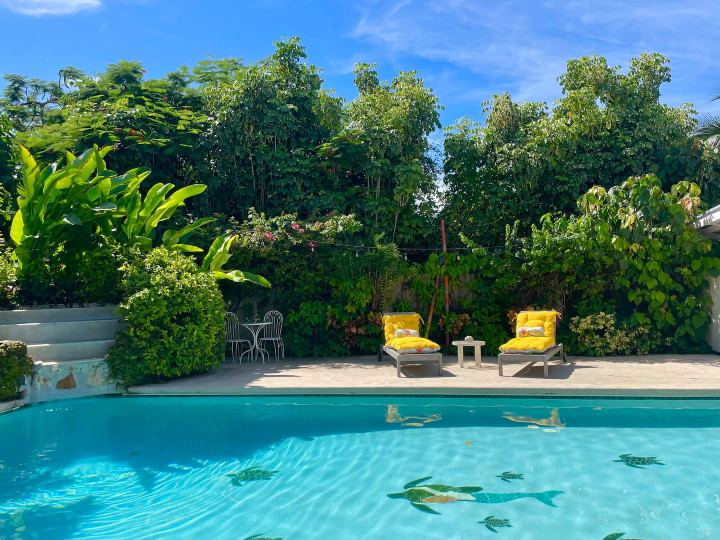 Island Charm (Upper Unit) W/ Pool & Treehouse - Nassau
