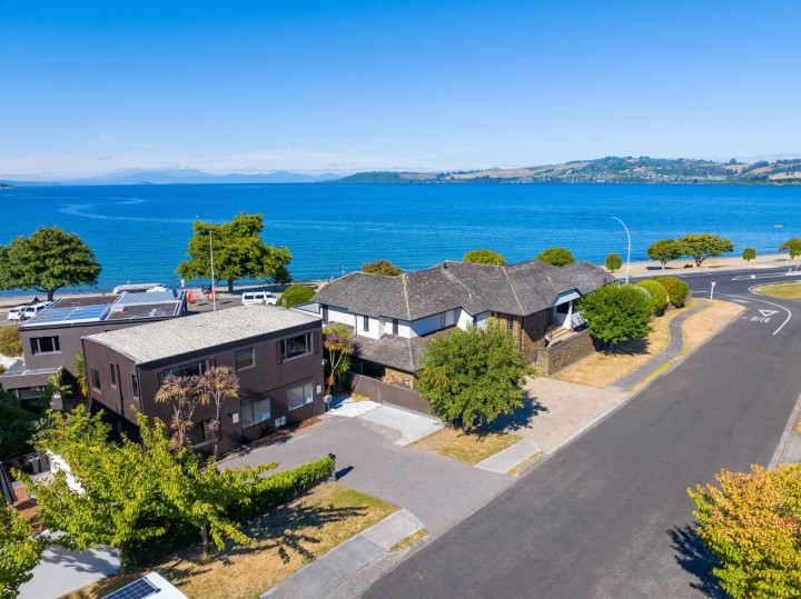 Gather Taupo Maison Avec Vue Sur Le Lac Piscine Spa - Taupo