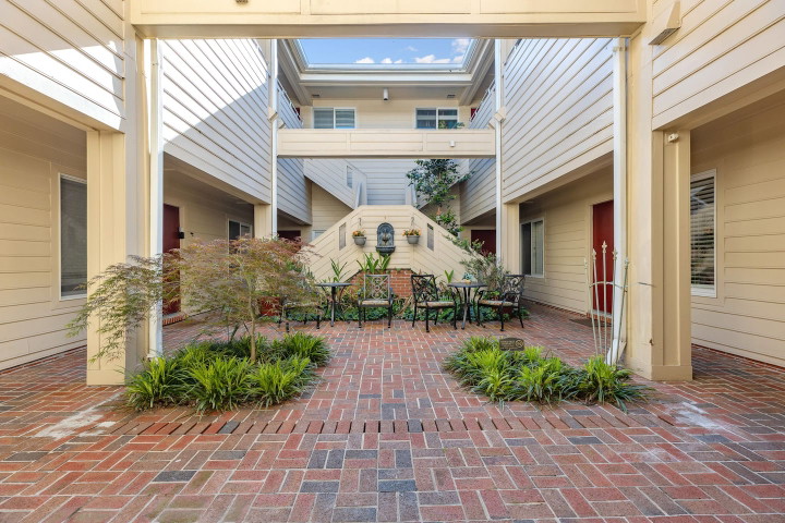 Diamond Courtyard | Historic Downtown | Parking - Wilmington, NC