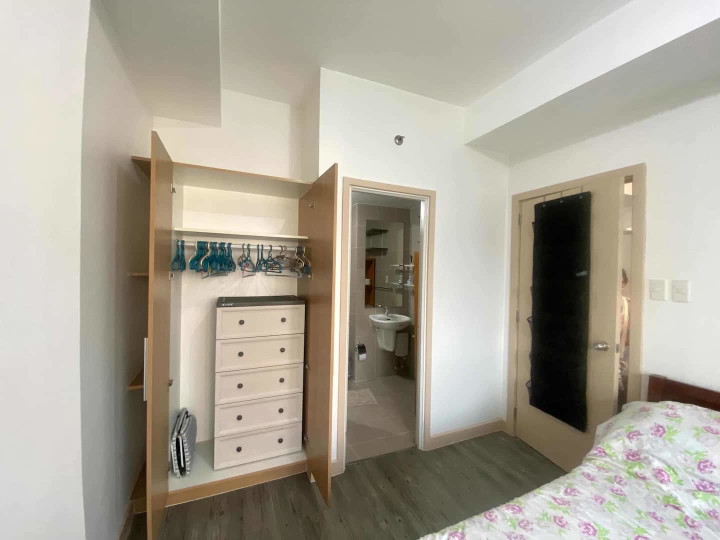 2 Bedroom Penthouse With Parking. Longterm Avail - Quezon City