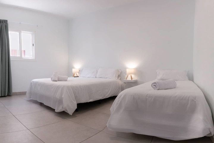 Habitación Triple Con Baño Privado - Costa Teguise