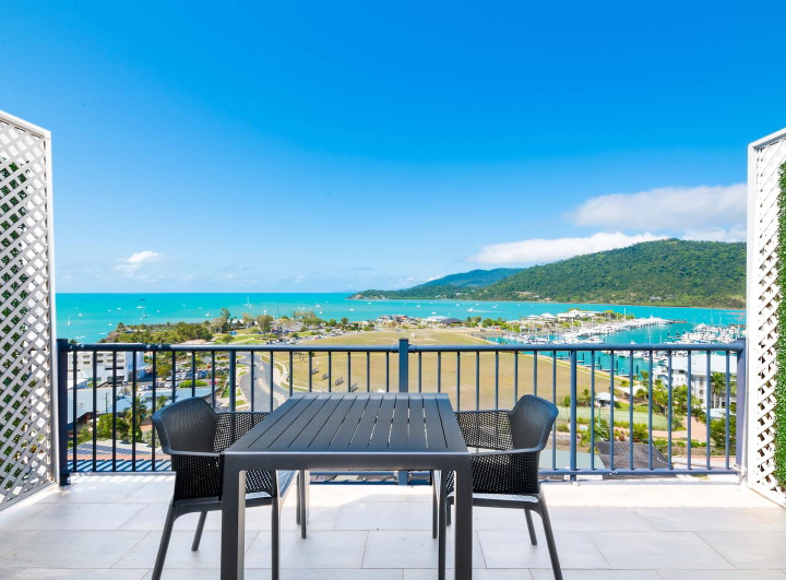 Superior Studio Apartment | Ocean Views - Airlie Beach