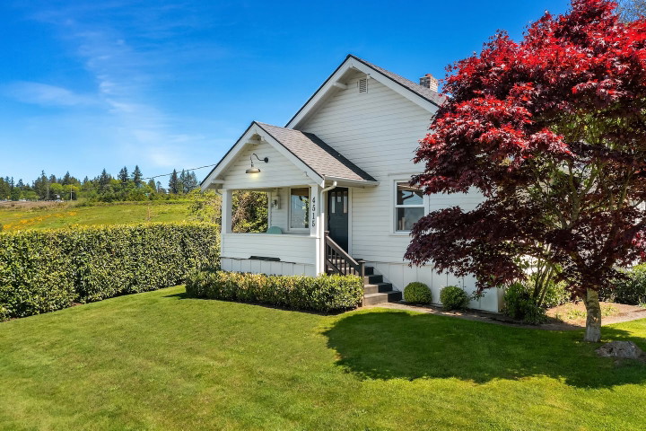 1918 Fobes Farmhouse | Views + Near Downtown - Marysville, WA