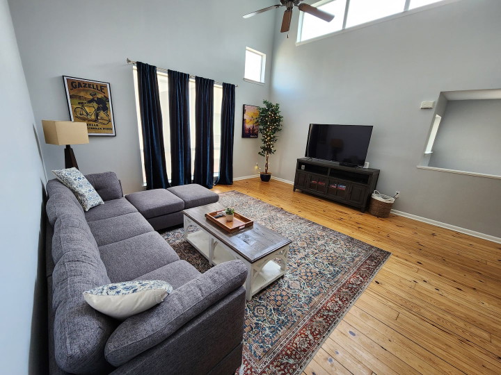 Gated Condo Near Lsu & Tiger Stadium W/king&queen - Baton Rouge, LA