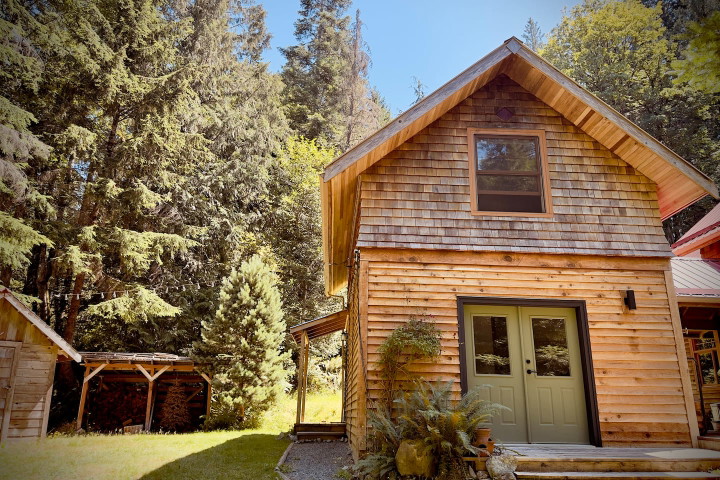 The Forest Cabin & Hot Tub - Salt Spring Island