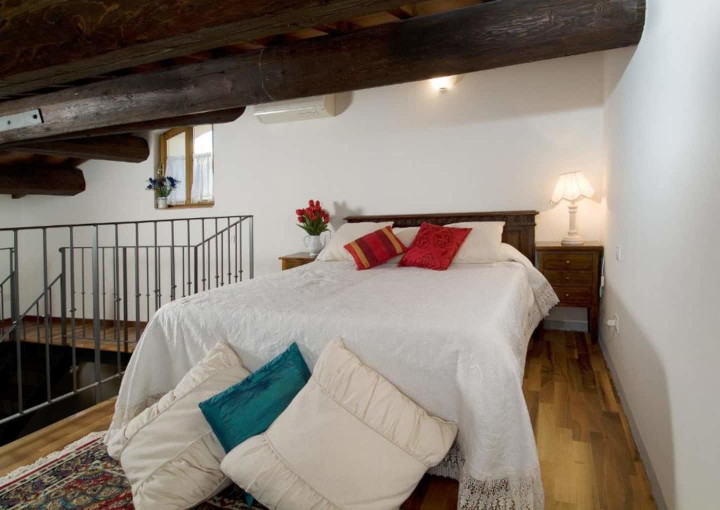 Nice Two-room Apartment On Two Floors In The Historic Center - Prato