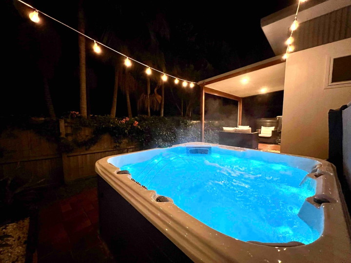Salty At Forresters Beach With Hot Tub - Terrigal