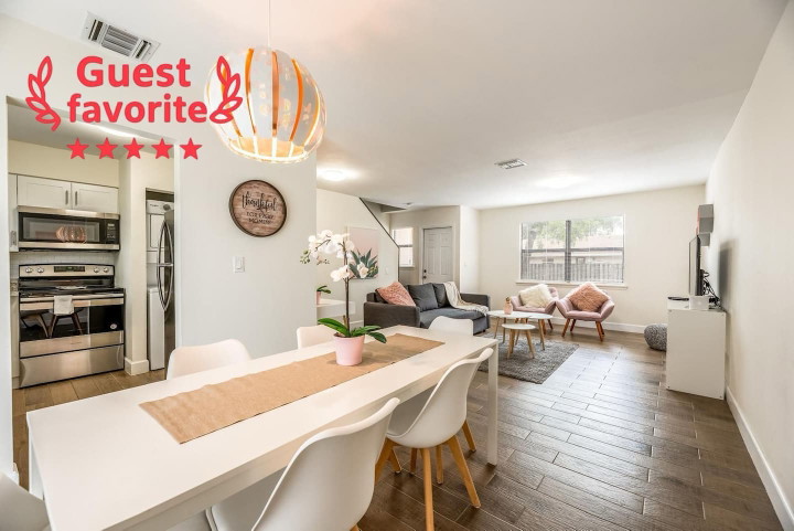 Exquisite Pineapple Townhouse Steps From Sawgrass - Tamarac