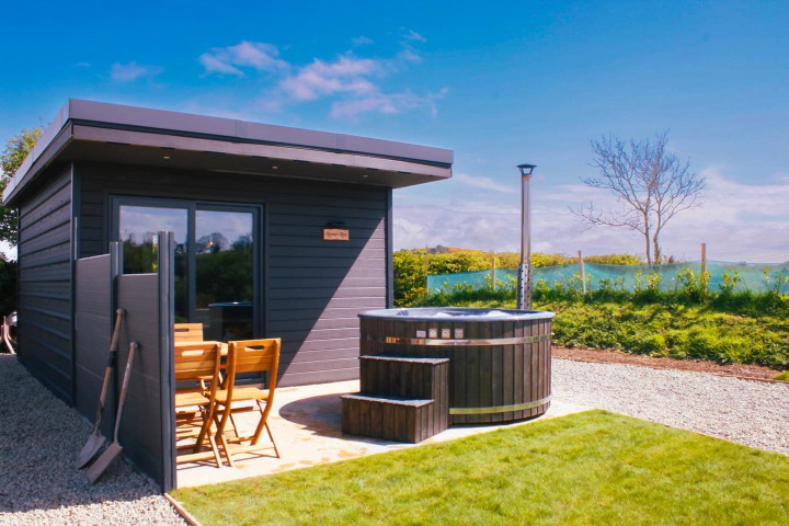 Saul Lodges - Daire's Den - Strangford