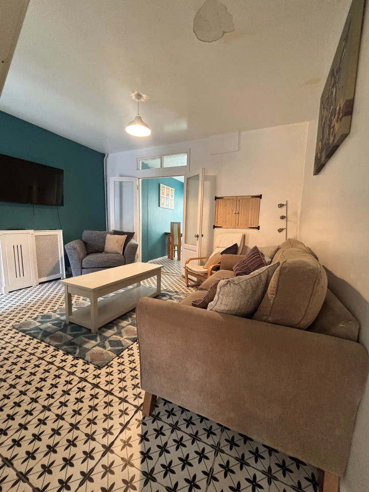Maple | 3 Double Beds, Contractors Welcome - Abergavenny
