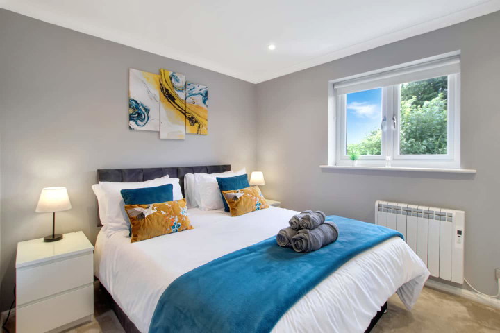 Spotless Two-bedroom Home With Garden And Parking - Stevenage