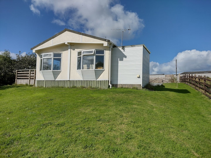 Spacious Chalet With Mountain Views, Nr Llandeilo - Llandeilo