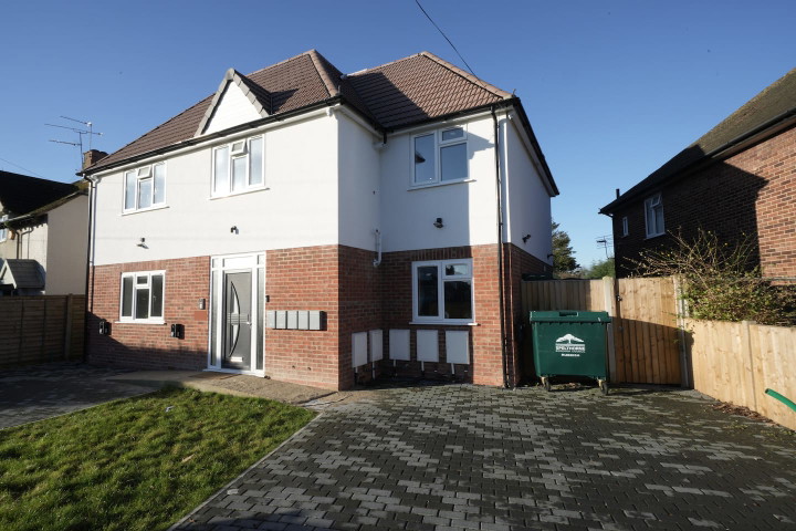 5 Full Flats-5 Park Spaces-2 Private Gardens-25g - Staines-upon-Thames