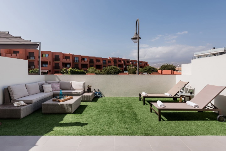 Surfer's Beach Apartment With Backyard Lounge - Tenerife South Airport (TFS)