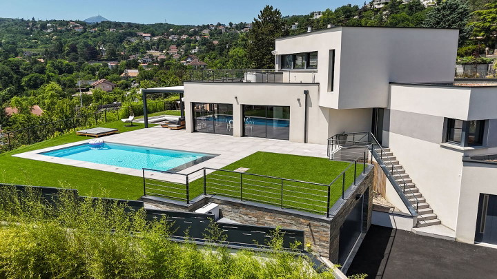 Villa Dexception Avec Vue Panoramique Et Piscine - Riom