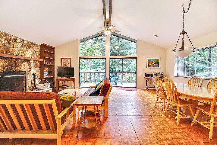 Eric's Landing - Riverfront Getaway! Dog Friendly! - Guerneville, CA