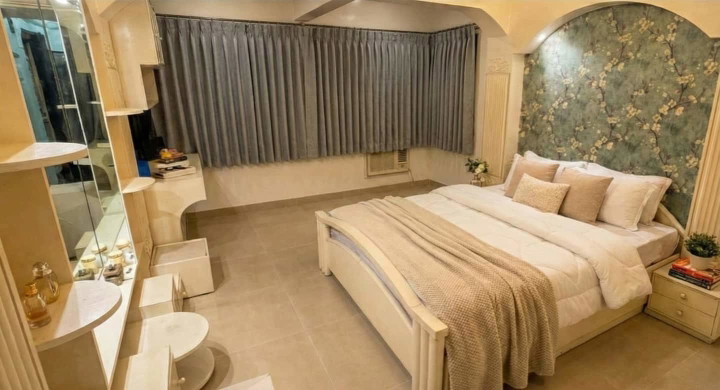 Live In The Heart Of Bollywood: Lokhandwala Flat - Mumbai