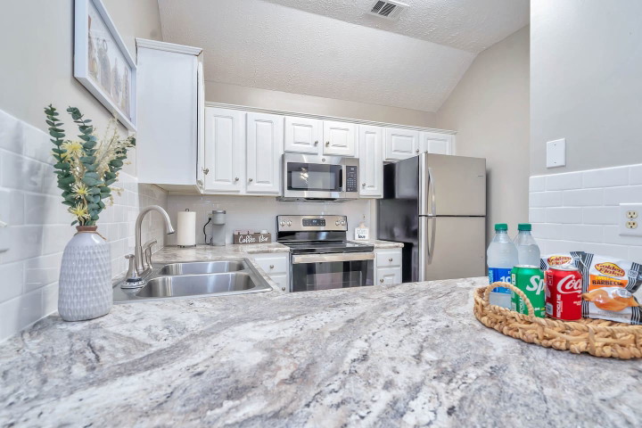 East Escape | Fast Wi-fi | Quiet & Secure Area - Montgomery, AL