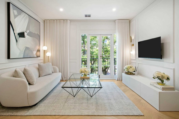Modern Parisian Style Apartment | Pool & Gym - Melbourne