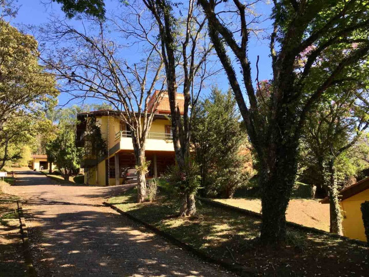 Mansão No Centro Da Cidade, Próximo A Cachoeiras - Socorro