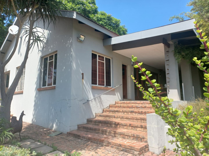 Bellevue Kothuis
Charming With Lots Of Personality - Rustenburg