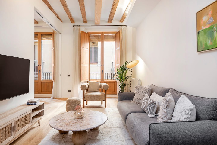 Serene Born Escape - Barcelona