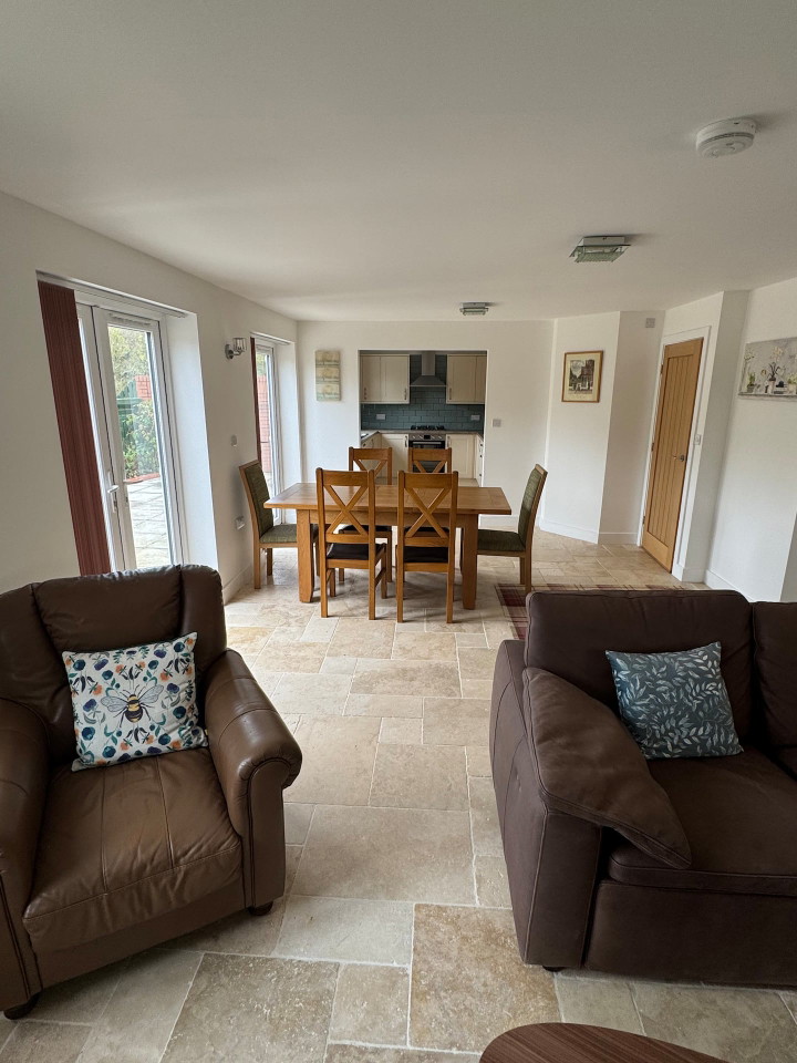 Large Holiday Bungalow With Parking - Exeter