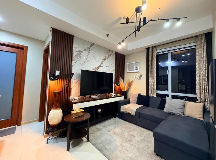 Cozy Unique Smart Home W/ City Views+free Parking - Taguig