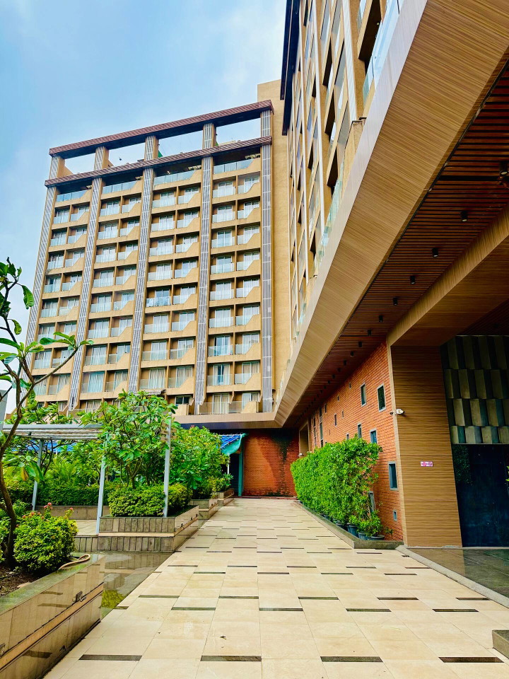 ９７２４１０９９７ ７ Luxury Weekendaddres - Surat