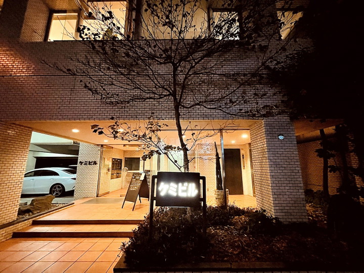 3-minute Walk To Matsuyama Castle And Okaido Street | Convenient Access To Dogo Onsen | An Apartment Hotel In Matsuyama Where You Can Enjoy Records. - Matsuyama