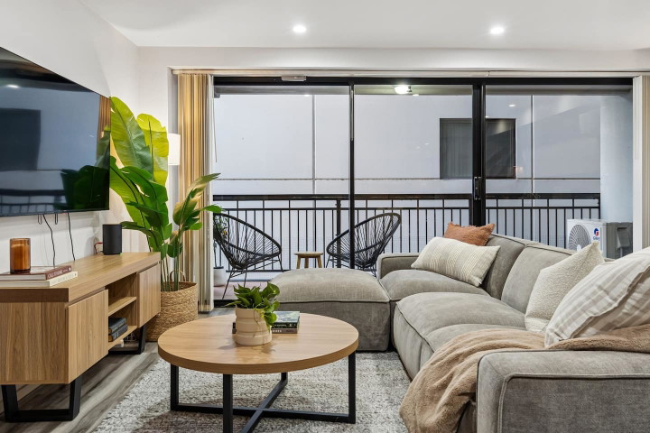 2br | Pool & Gym | City Shopping | Stadium | Cafés - Perth