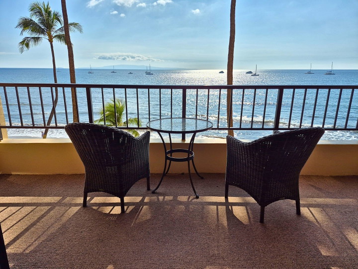 Oceanfront! Steps From Beach Refresh, Relax, Enjoy - Kahului, HI