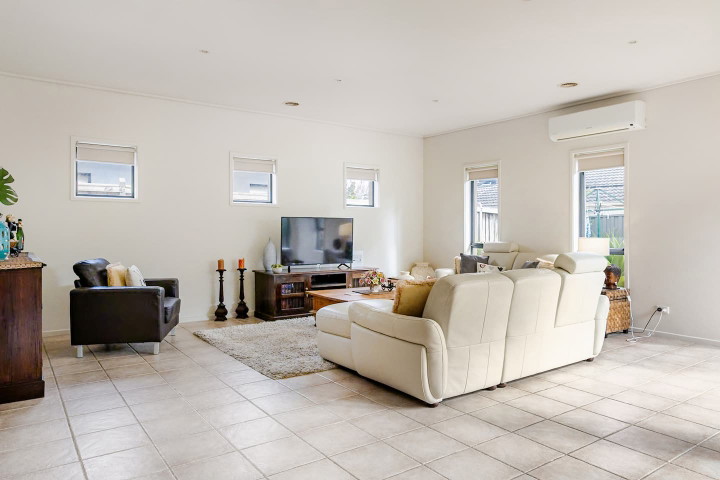 Modern Townhouse In Eden Rise Berwick Opp Park - Clyde North