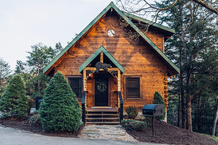 Bear Cavern - New Hot Tub, Mountain Views, Cozy - Pigeon Forge, TN