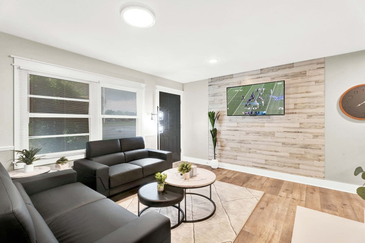 Luxe Ro Loft | Central + Private Entry + Parking - Birmingham, MI