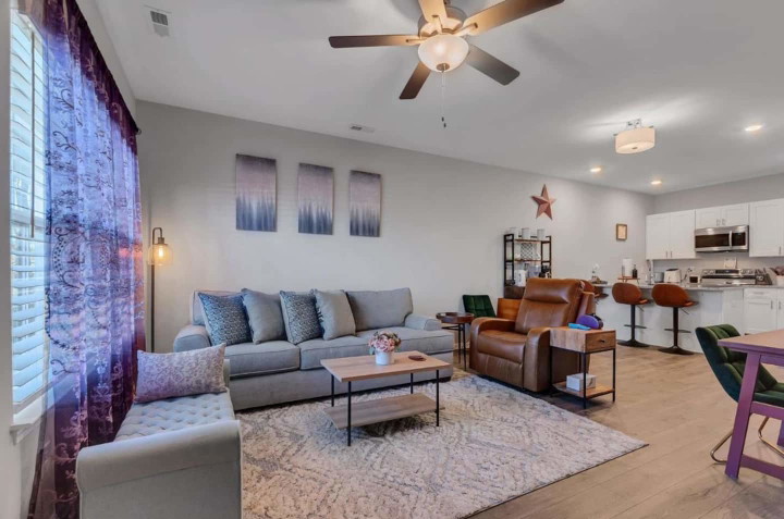 Like Home | Stylish Townhome Near Spring Hill & Gm - Columbia, TN