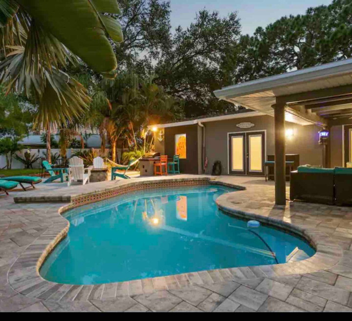 Beachside Bliss: 4br/4ba Home W/ Heated Pool - Indian Rocks Beach, FL