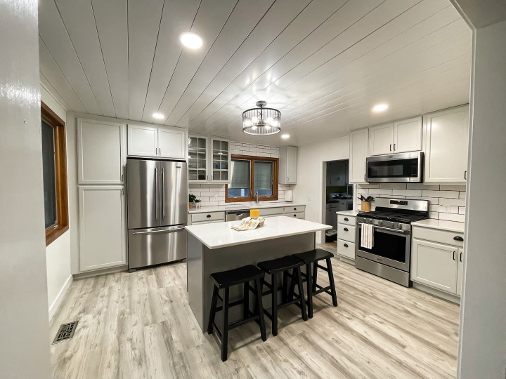 4br Hot Tub Retreat | Dogs Welcome | Large Yard - Kearney, NE