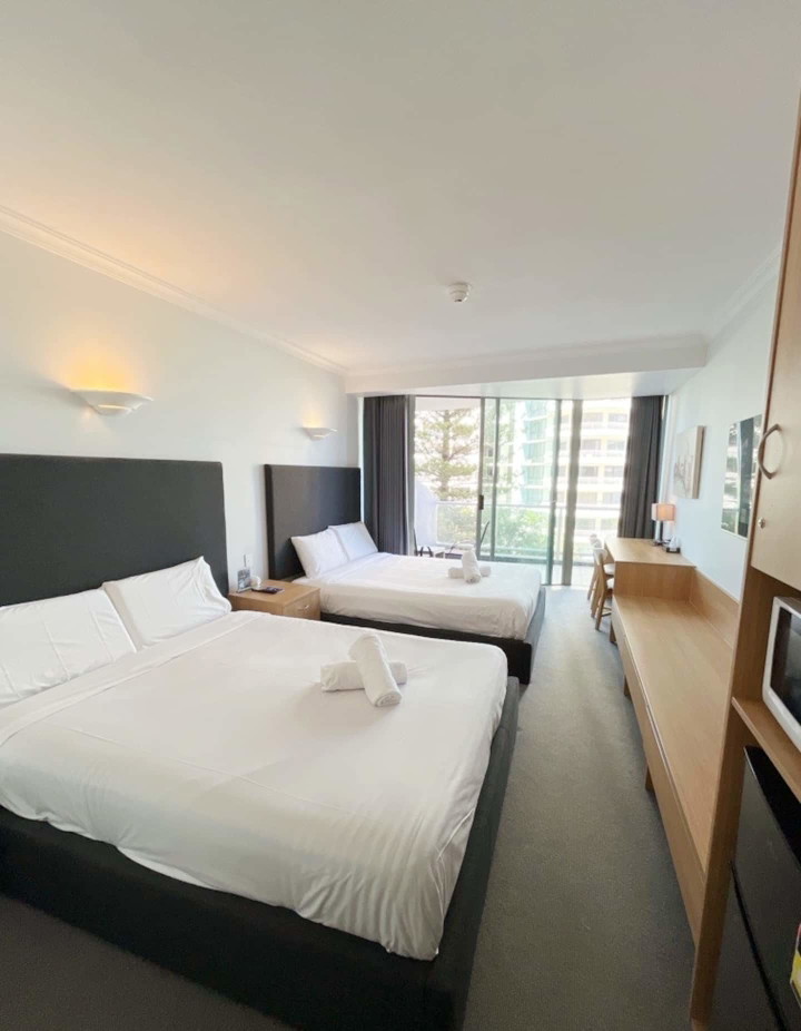 2f Comfy Hotel Room | 2 Beds For 4 Relaxing - Surfers Paradise
