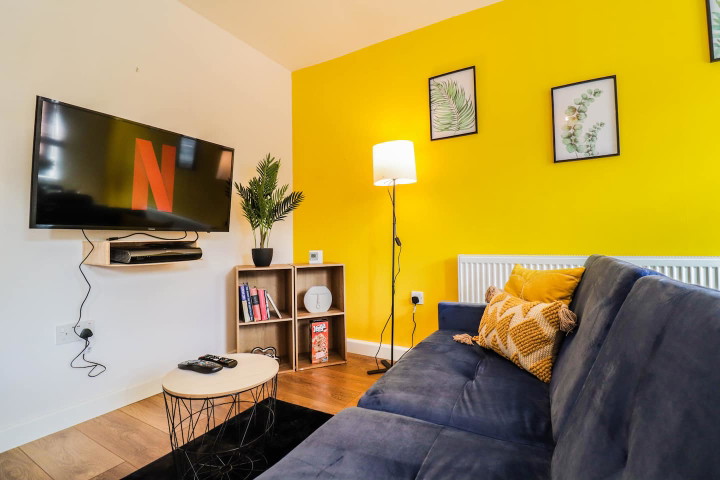 Spacious 1 Bed Flat-free Parking - Staines-upon-Thames