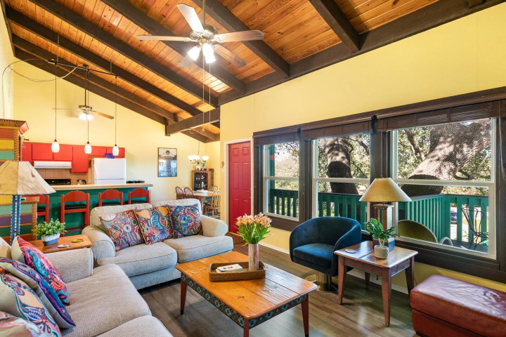 2 Bedroom, King + 2 Twins Or 2nd King, Walk To Springs/park/trails - Austin