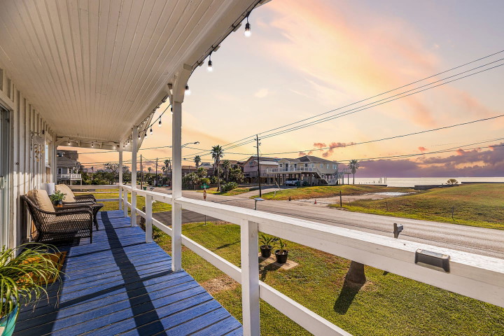Charming Water View Bungalow. - Seabrook, TX