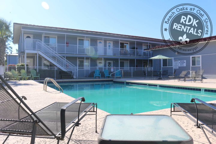 Beach Oaks Condo With Pool - Biloxi, MS