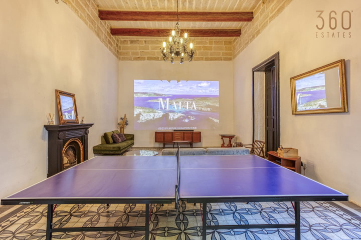 Cozy 4br Studio In Floriana With Balcony - Malta