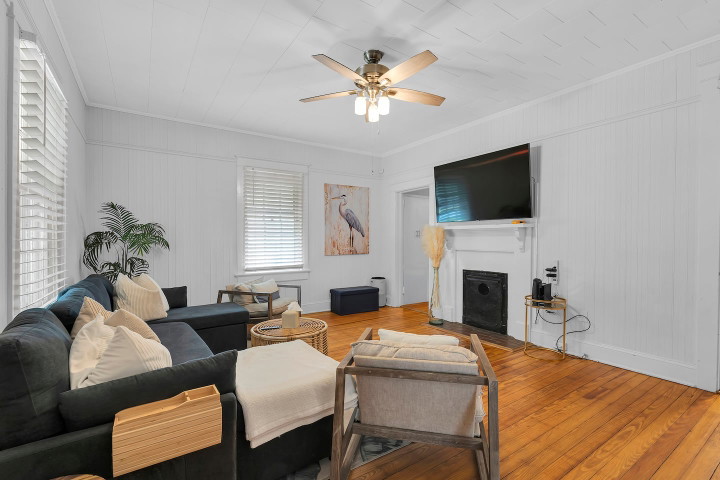 Charming Home Near Downtown|porch Swing+large Yard - Spartanburg, SC