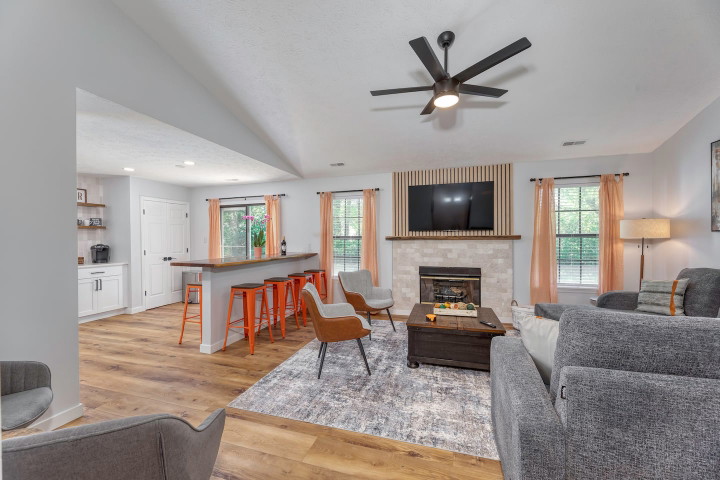 Cozy Orange Ranch In Fishers - Fishers, IN