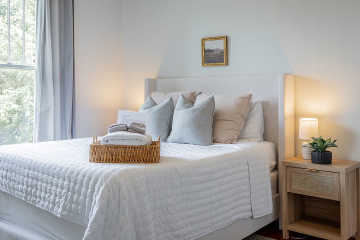 Cozy Blue Bungalow - Walk To Dining & Trails | A - Chattanooga, TN