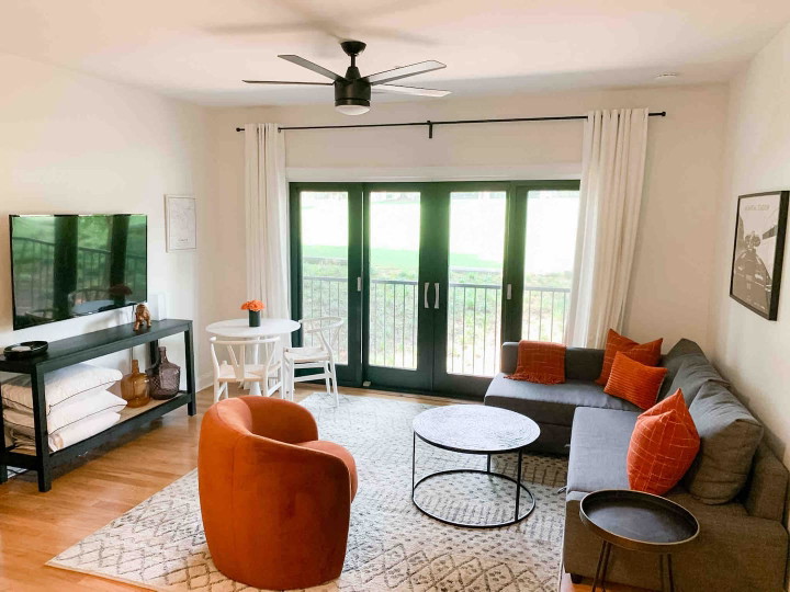 Walk To Stadium & Dt! Free Parking! Behind Esso! - Clemson, SC