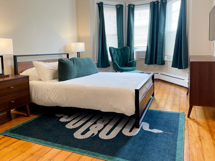 (S-2bd31) Stylish, Renovated 2 Bedrooms, 3 Beds! - Melrose, MA