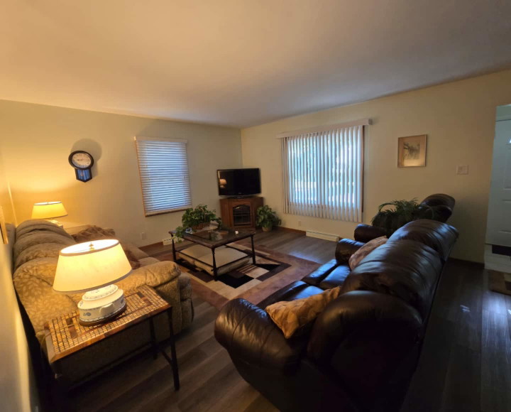 Clean And Spacious Home In Waterloo - Waterloo, IA